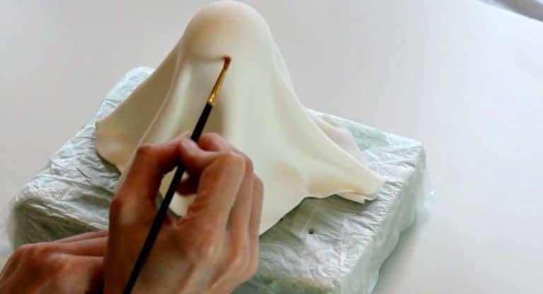 Glowing Ghost Cake Tutorial - I Scream for Buttercream