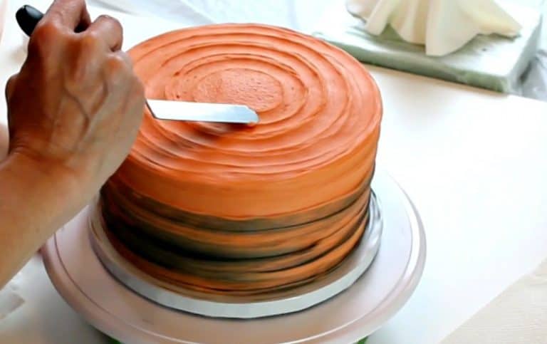 Glowing Ghost Cake Tutorial - I Scream for Buttercream