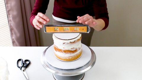 How to Make a Tall Cake - I Scream for Buttercream