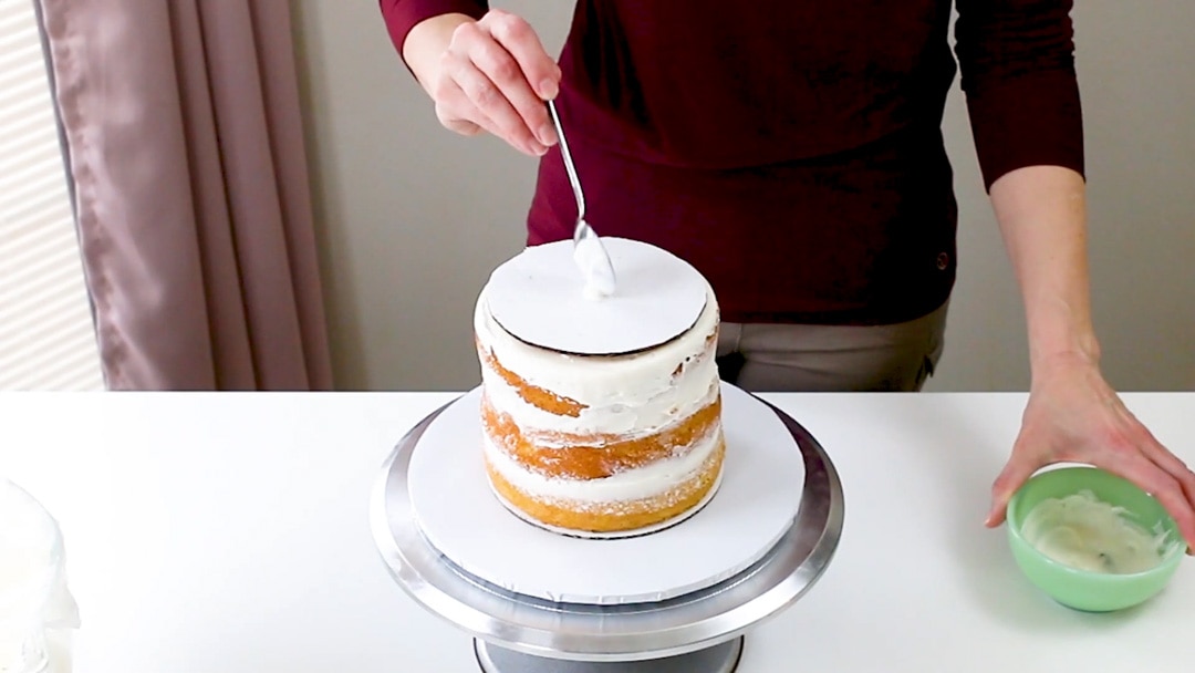 How to Make a Tall Cake - I Scream for Buttercream