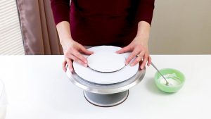 How to Make a Tall Cake - I Scream for Buttercream