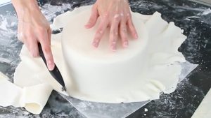 Tips for Covering a Cake in Fondant - I Scream for Buttercream