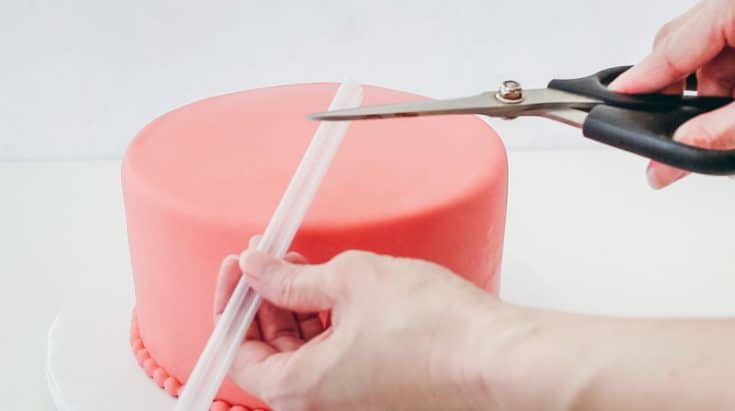 How to Stack a Cake (a step-by-step guide to tiered cakes) - I Scream ...