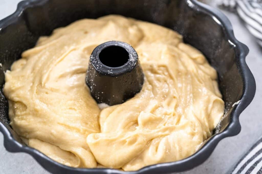 How Much Cake Batter Do I Need Per Pan? - I Scream for Buttercream