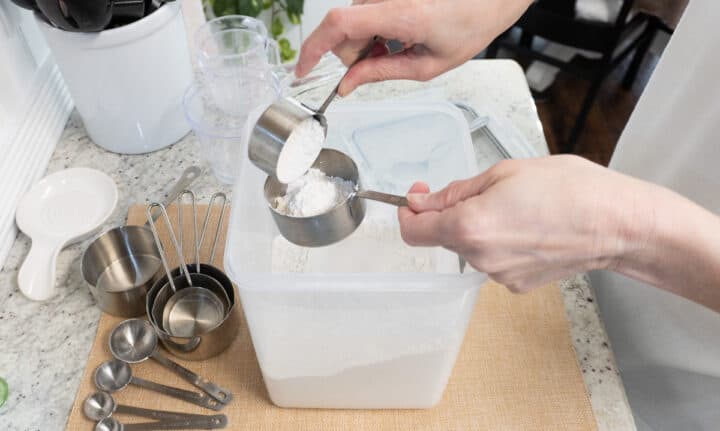 3 Measuring Mistakes That Are Ruining Your Cakes - I Scream for Buttercream