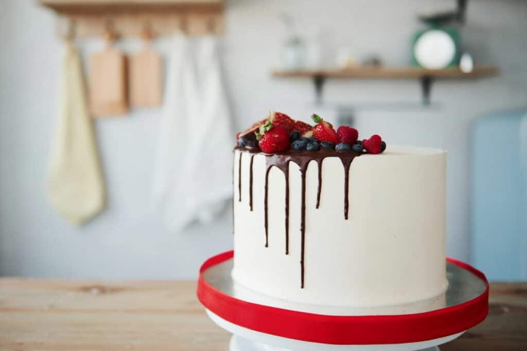 10 Ways to Make a Cake Look Fancy (without piping anything) - I Scream ...