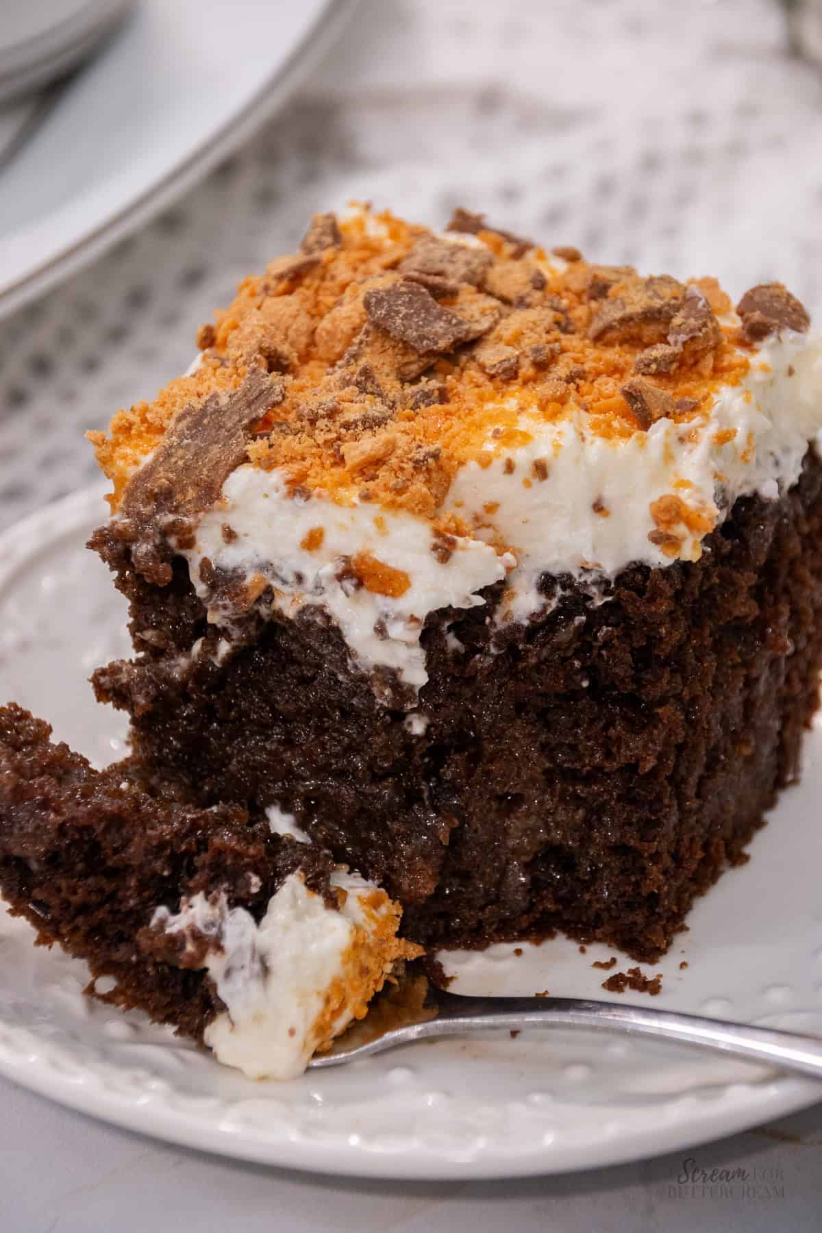 Butterfinger cake (13x9 cake from scratch) - I Scream for Buttercream