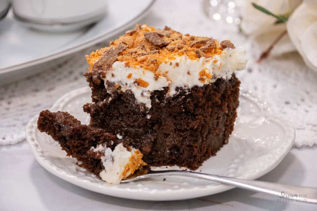 Butterfinger cake (13x9 cake from scratch) - I Scream for Buttercream